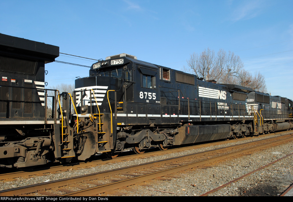 NS C40-8 8755 on 38G